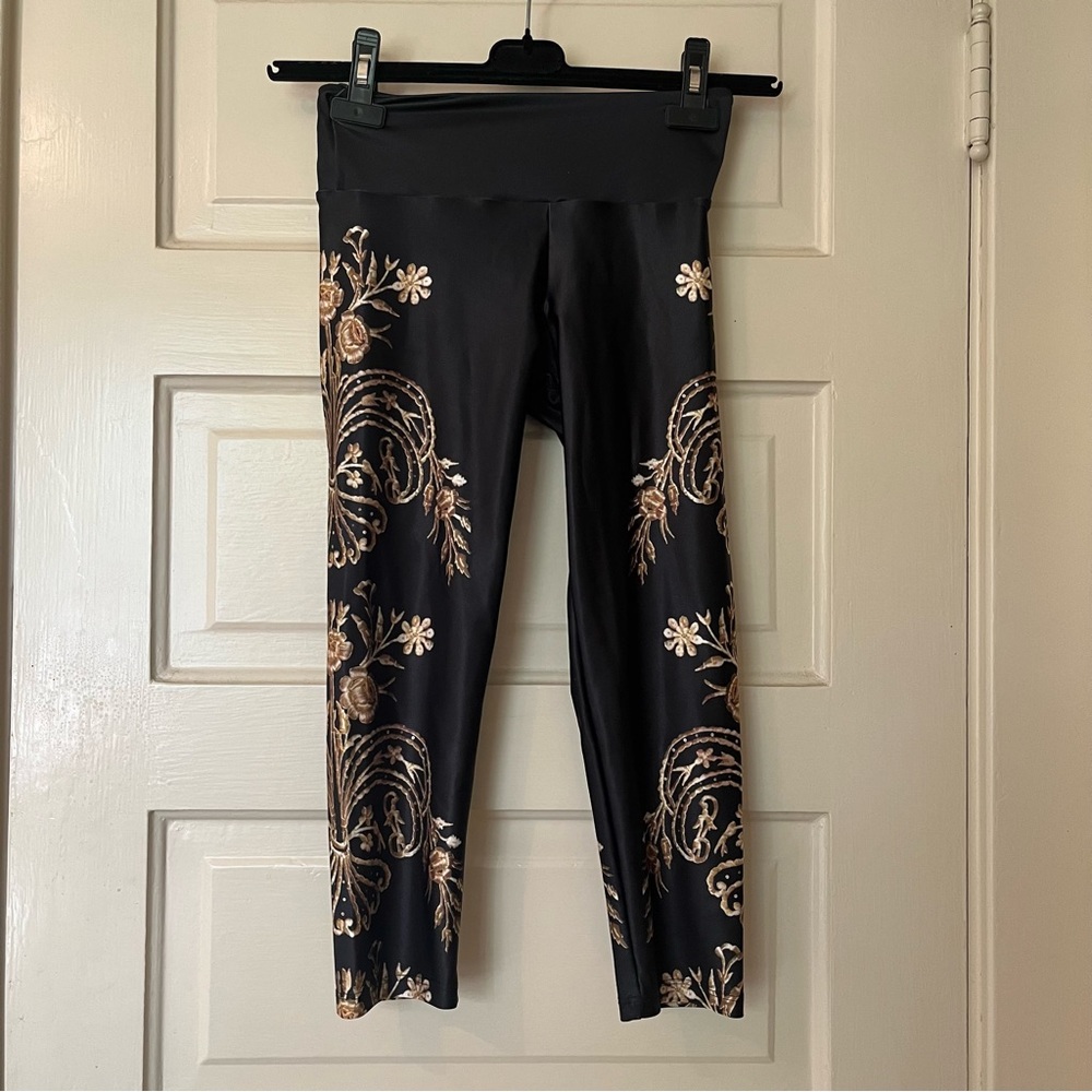 Goldsheep Black And Gold Floral Leggings (Short) - Gem